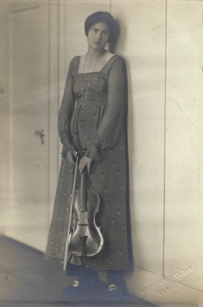 Viola-player – Rebecca Clarke