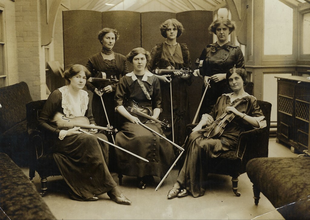 Viola-player – Rebecca Clarke